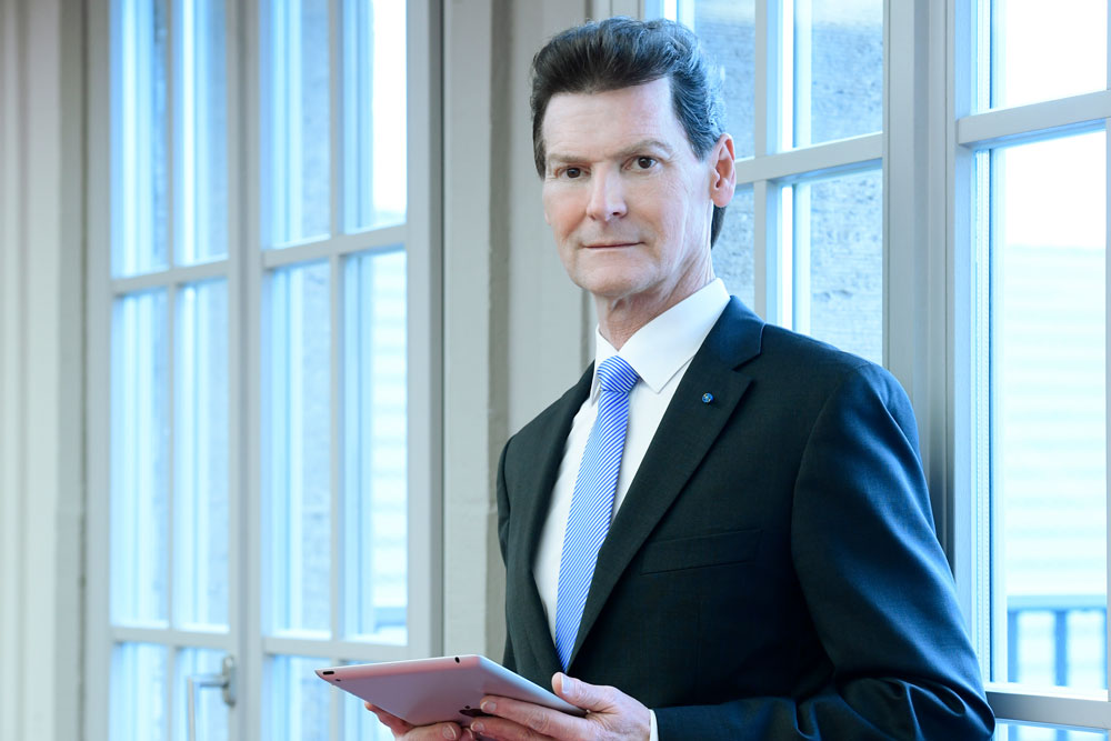 Glückwünsche: Gerald Grusser lobt die Verzahnung von Wirtschaft und ...